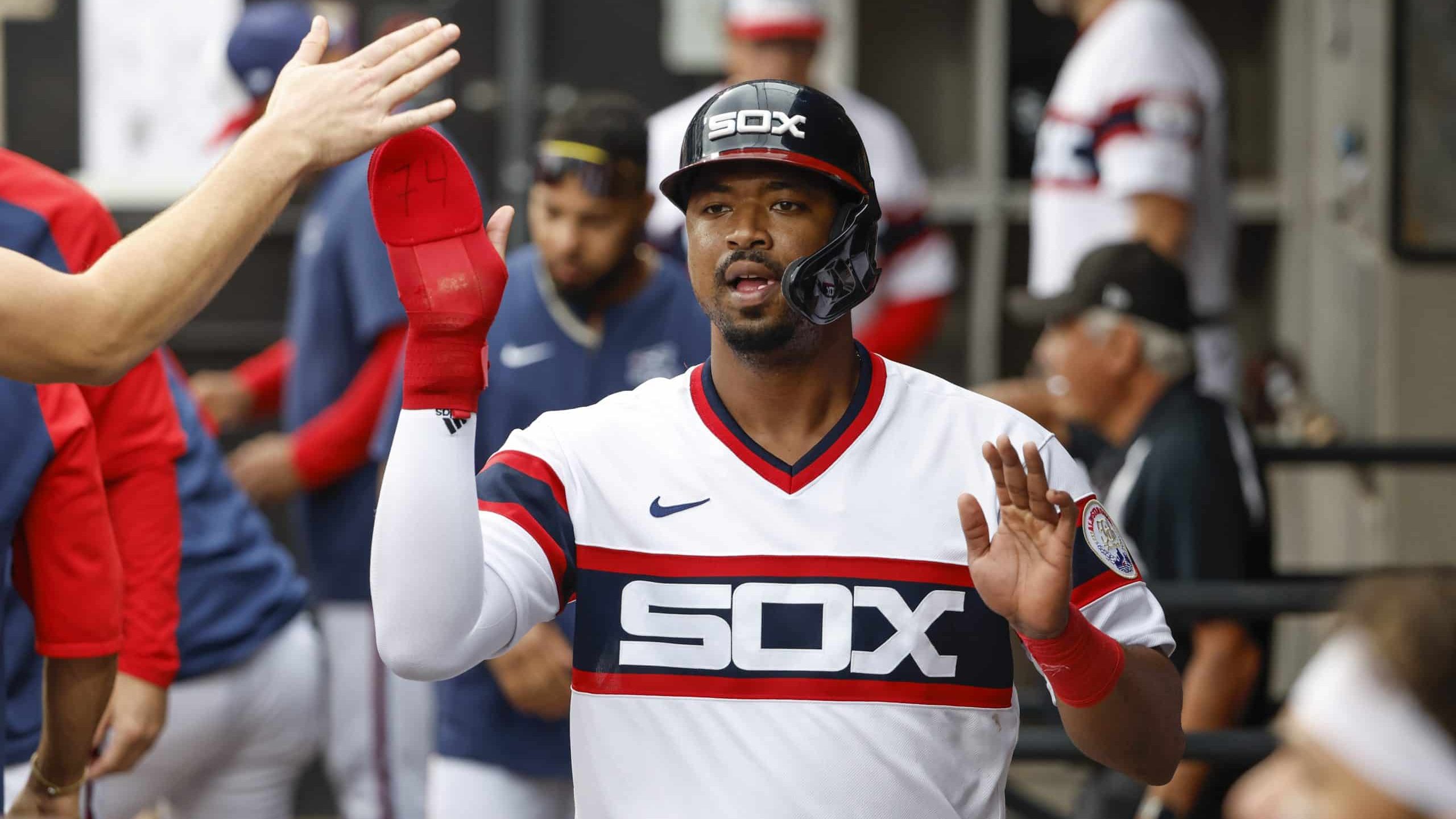 Eloy Jimenez Leaves Game after twisting right knee | Sox On 35th