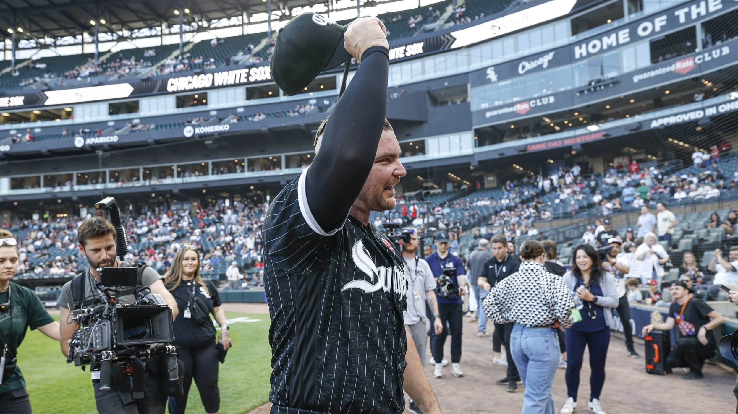 Liam Hendriks to be honored with the Jimmy V Award for Perseverance ...