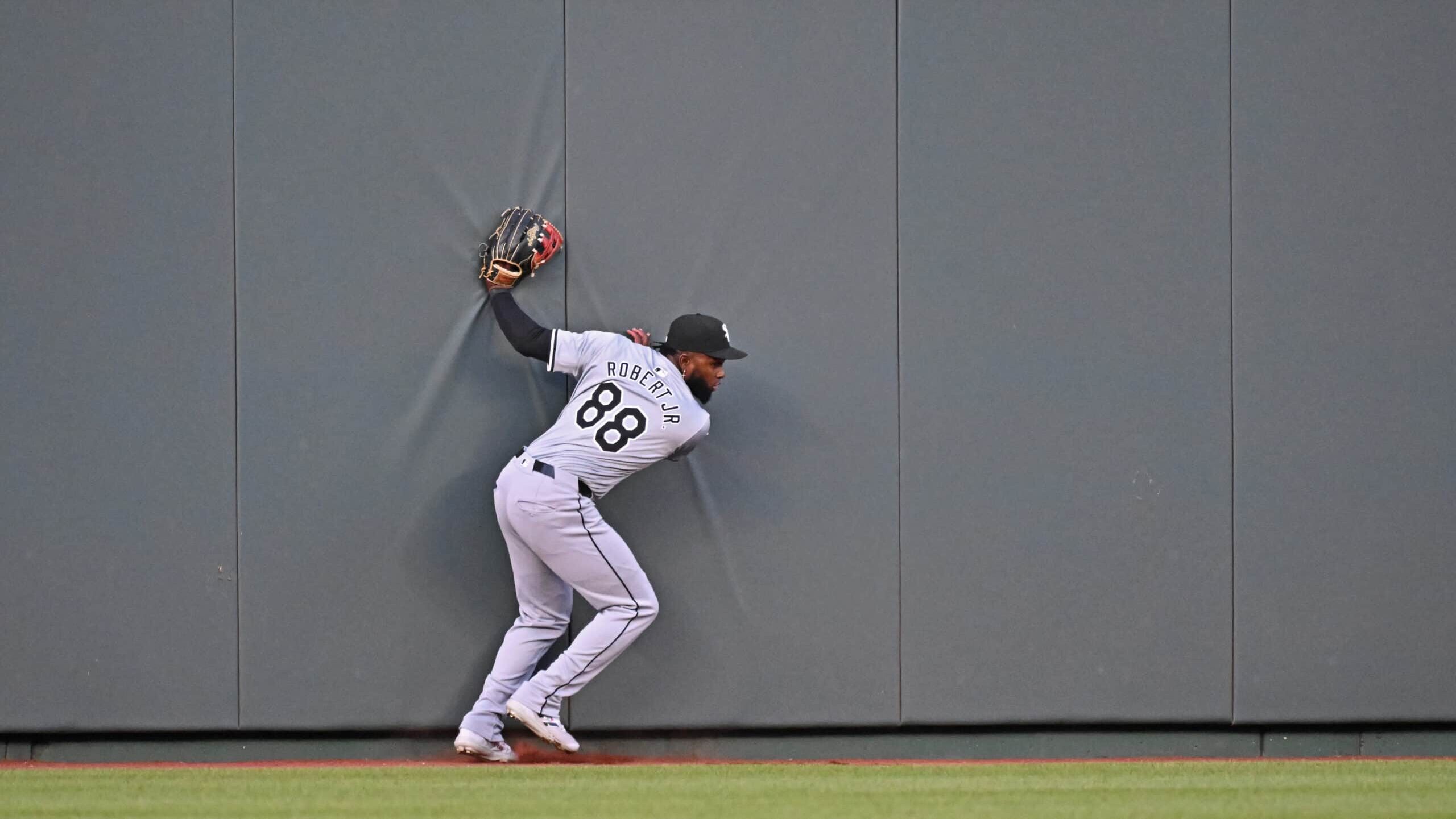 Luis Robert Jr. placed on IL, could be out months | Sox On 35th